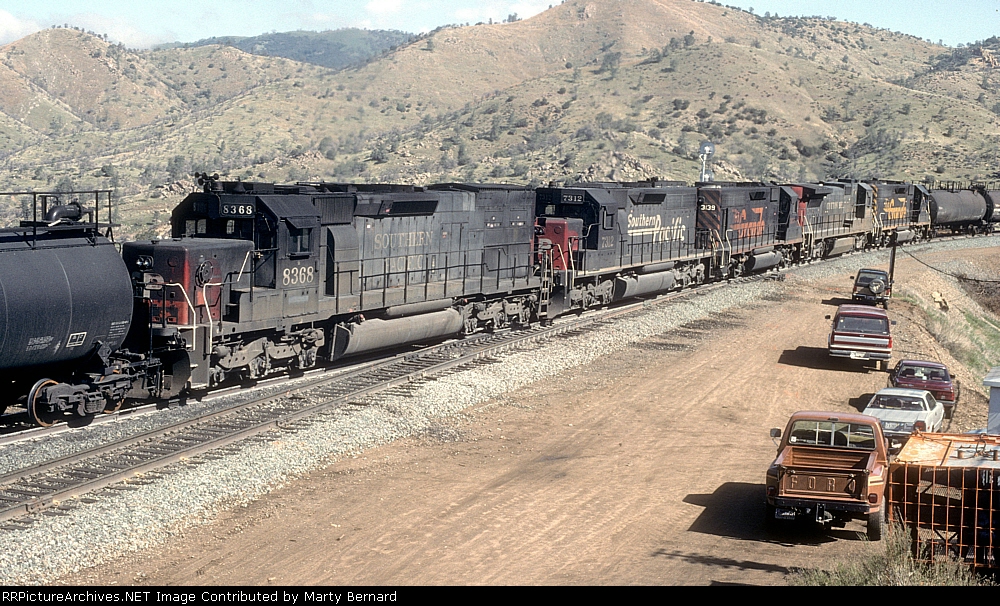 Mid-Train Helpers With SB "Cans" on Tehachapi Loop